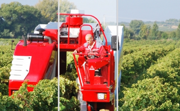 Trailed harvesters Self-propelled mechanical